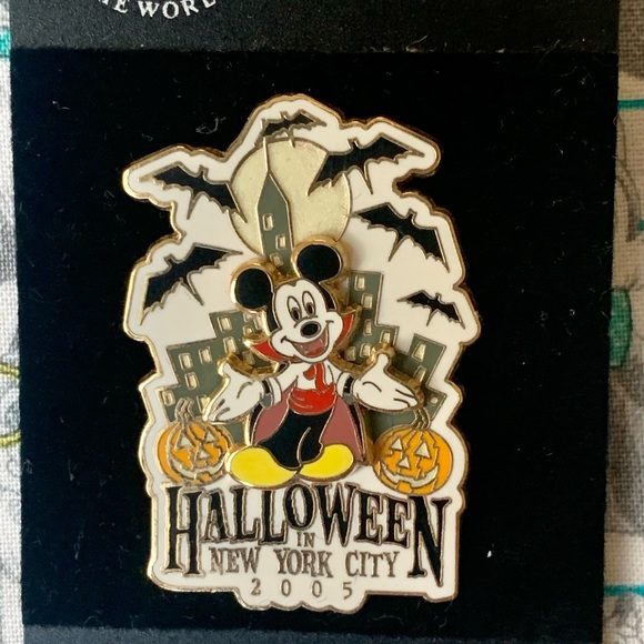 Disney | Accessories | Disney Halloween Vampire Mickey Pin Le | Poshmark